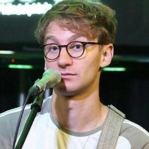 Dave Bayley- Wiki, Age, Height, Girlfriend, Net Worth (Updated on March ...