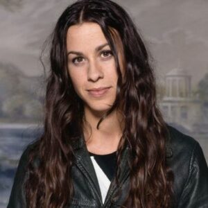 Alanis Morissette- Wiki, Age, Height, Husband, Net Worth (Updated on ...