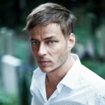 Tom Wlaschiha- Wiki, Bio, Age, Height, Net Worth, Girlfriend (Updated ...